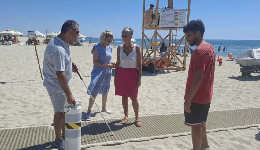 Mangana Beach: Presentation of sea access system for the visually ...