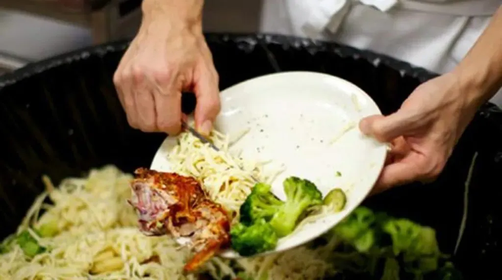 EU struggles to cut food waste as Greece ranks 3rd worst in 2023 ...